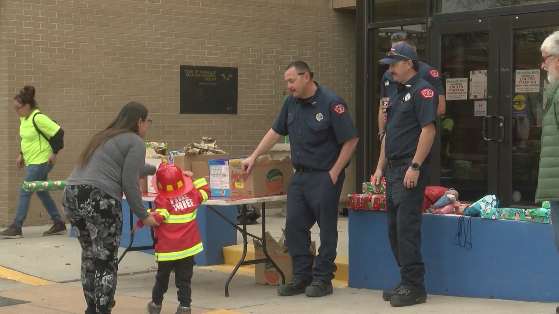Town of Bernalillo and Bernalillo Fire and Rescue hold annual Christmas ...