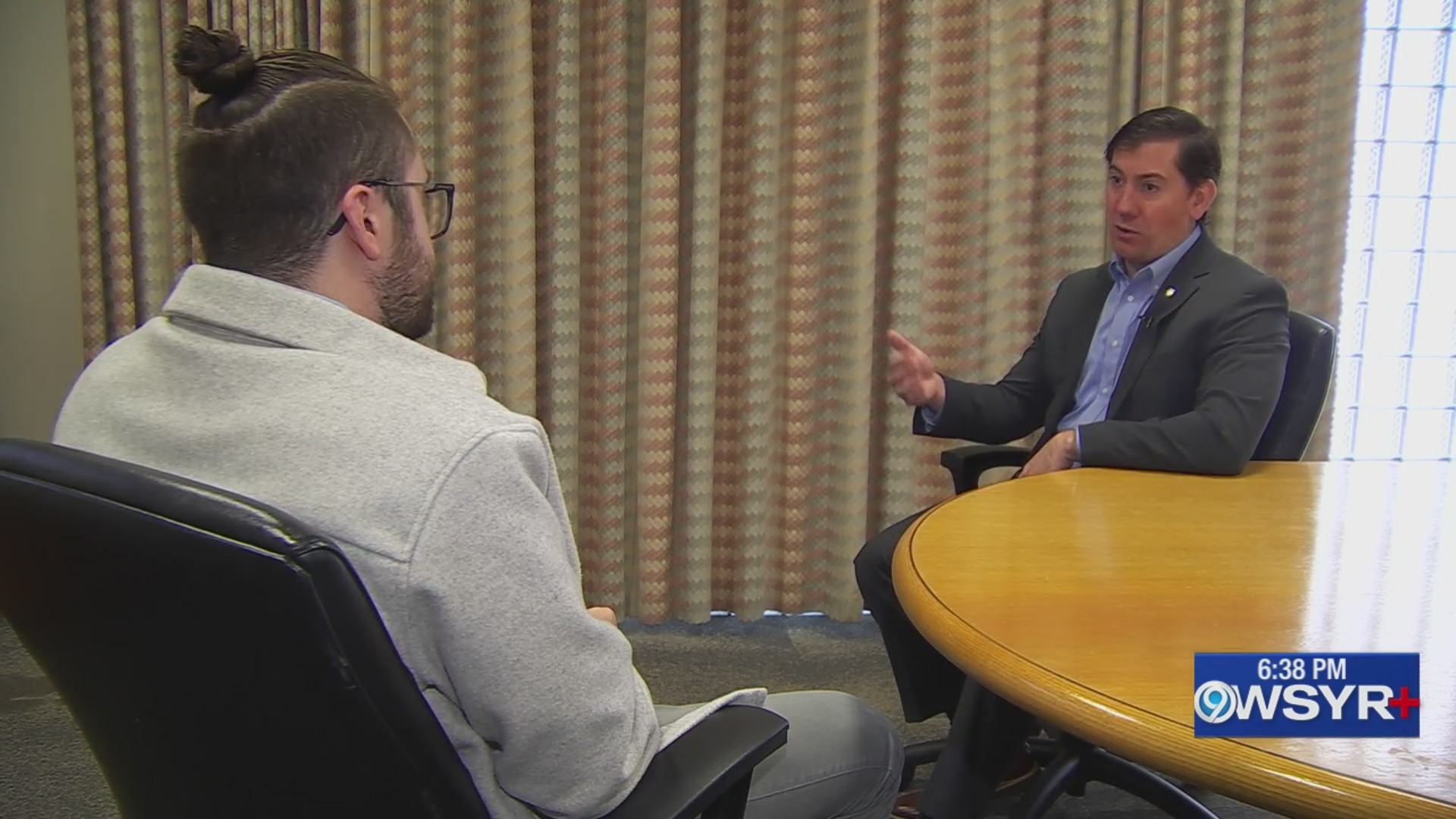 Syracuse man goes viral after video shows his resume at Jonas Brothers ...