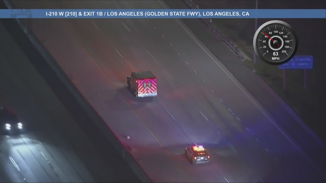 LAPD officers chase driver in stolen ambulance – KTLA