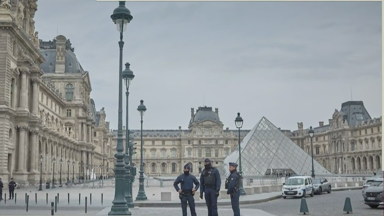 Louvre heist balcony marked ‘vulnerable’ in 2018 audit | NewsNation ...