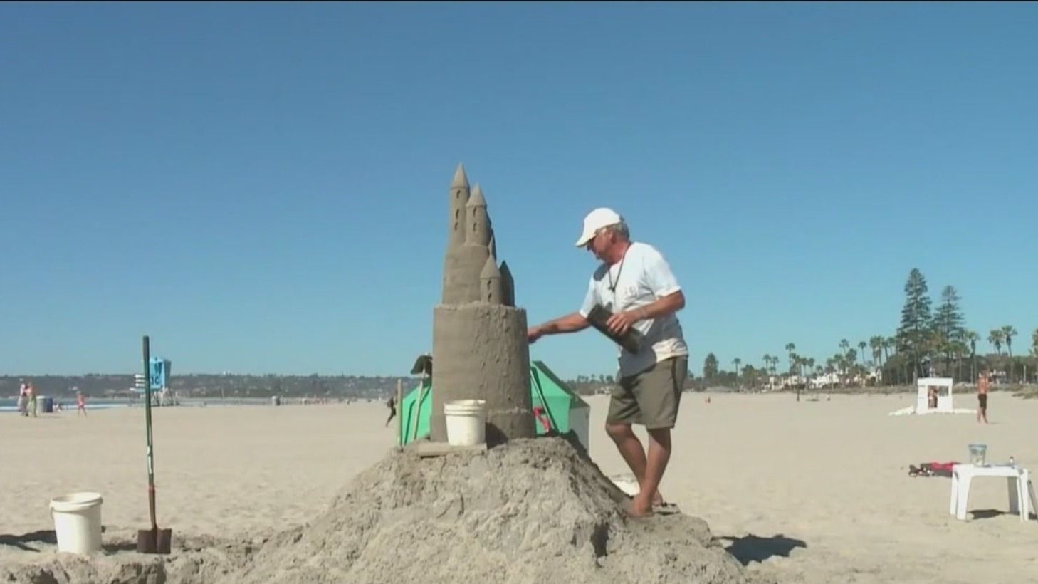 Sandcastle man forced to move spots – FOX 5 San Diego & KUSI News