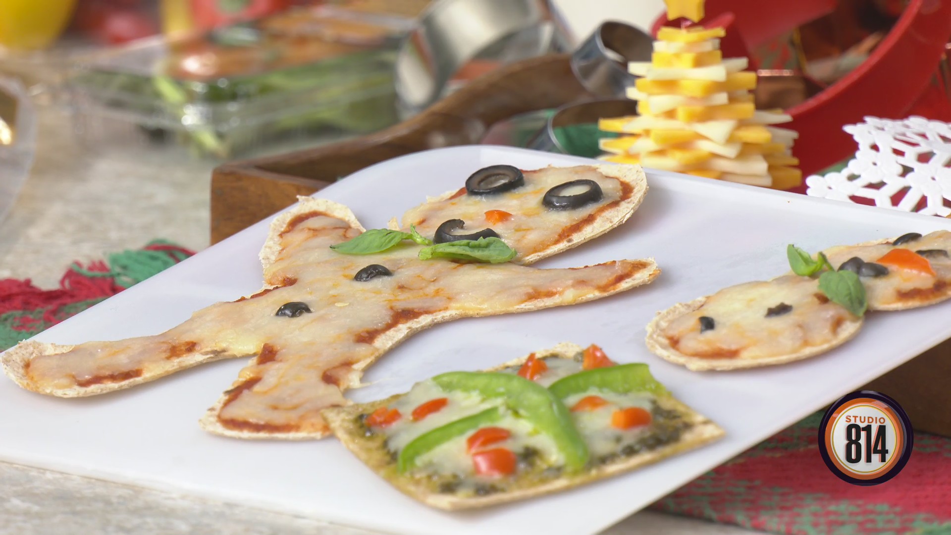 Fun Holiday & Christmas Pizzas you can make through with ingredients ...