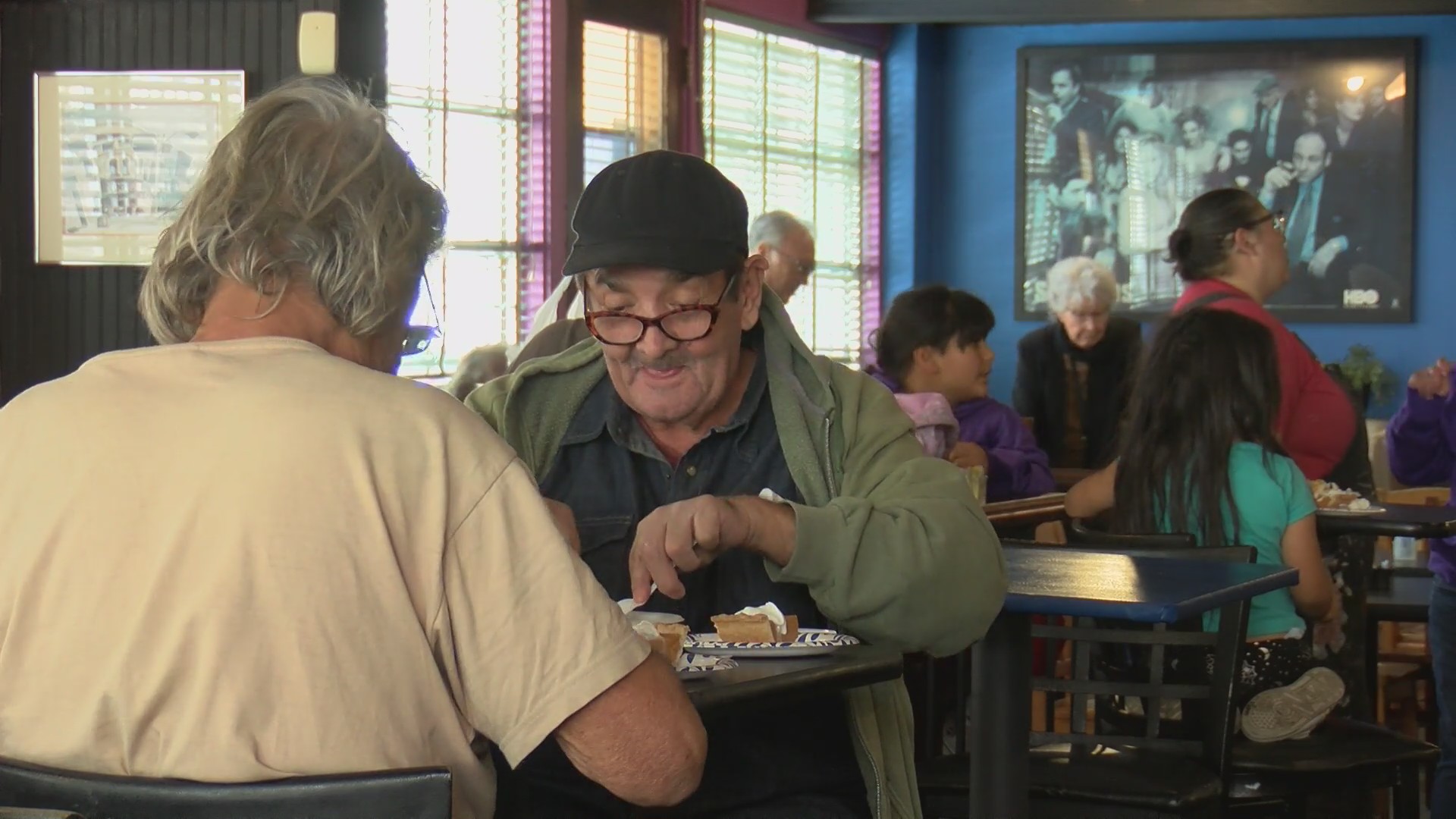 Lindy’s Diner serves free Thanksgiving meals to community for a ...