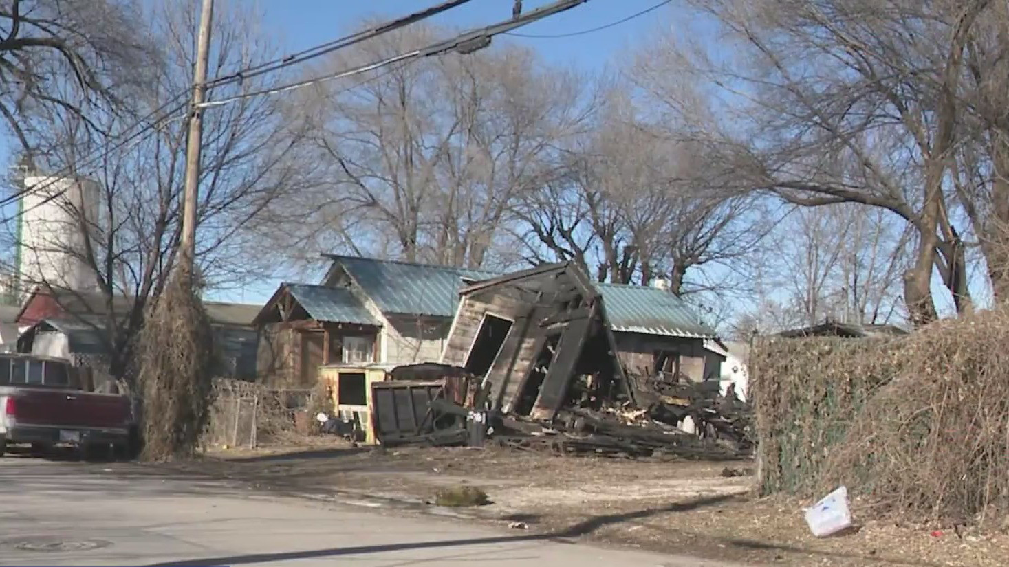 Large fire in northeast Kansas City leaves firefighter hurt, homes ...