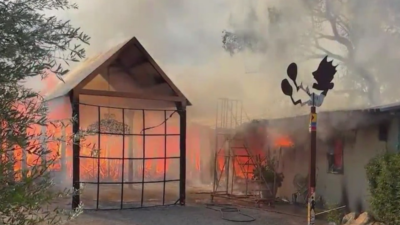 Art studio erupts in flames in Fallbrook – FOX 5 San Diego & KUSI News