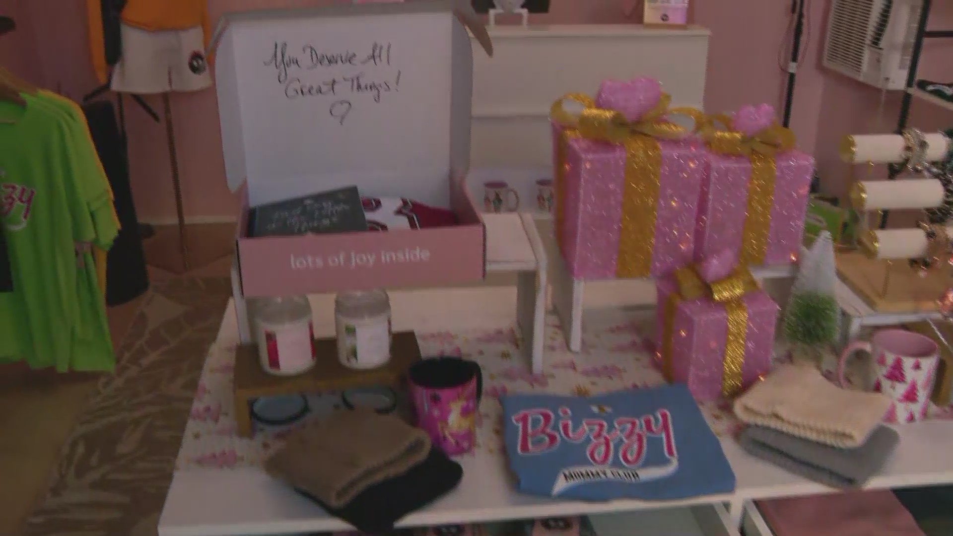 Weekend Break: Berwyn Shops Holiday Season – WGN-TV