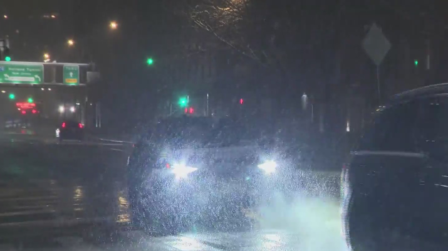 Crews work to clear NYC roads after snowfall – PIX11