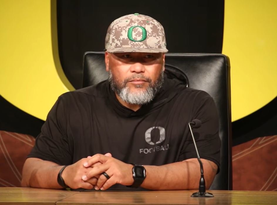 Former UH player & coach Tony Tuioti leads Oregon DL into CFP ...