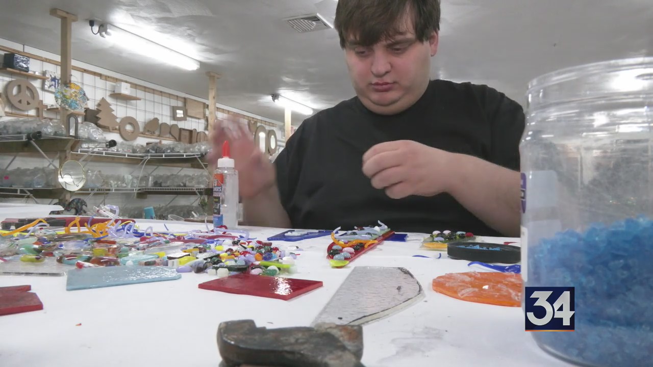 Disabled artist creates beautiful holiday ornaments with Jablon Studios ...