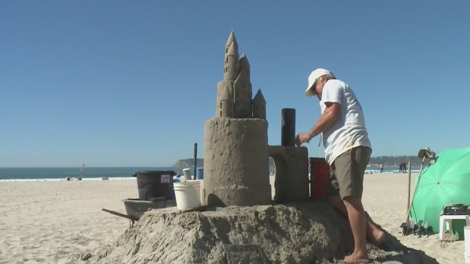 Sandcastle man forced to move spots – FOX 5 San Diego & KUSI News