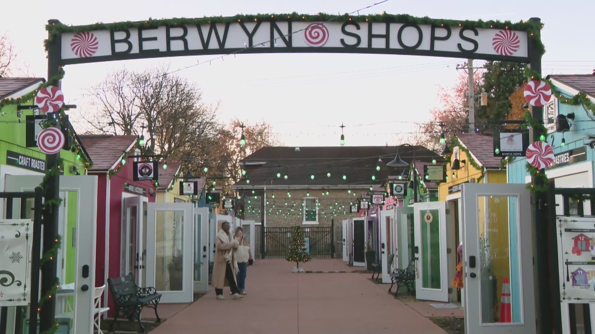 Weekend Break: Holidays at the Berwyn Shops – WGN-TV
