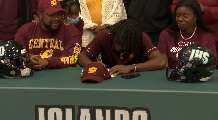 Full Interview: Langston Lewis commits to Central Michigan – WSAV-TV