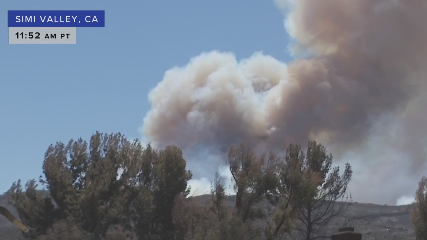 Sandy Fire burns more than 1,300 acres in Simi Valley | NewsNation Live ...