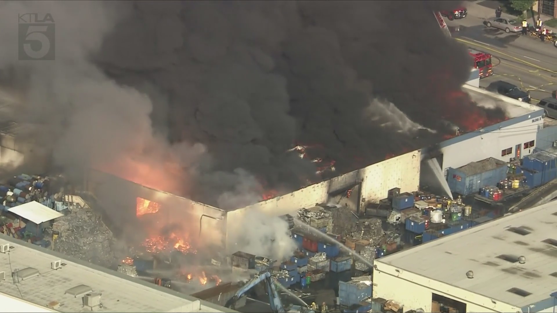 Fire crews battle massive blaze at metal shop (unedited) – KTLA