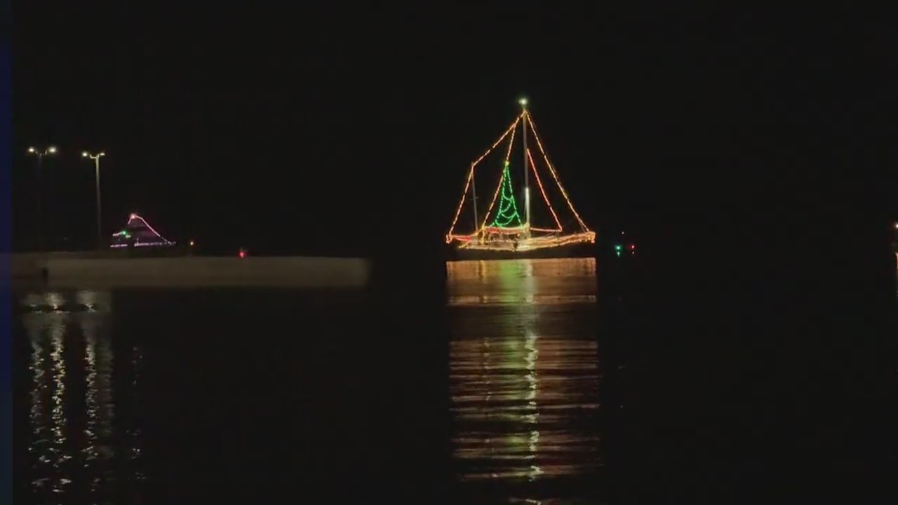 Thousands watch Panama City’s 39th annual Boat Parade of Lights ...