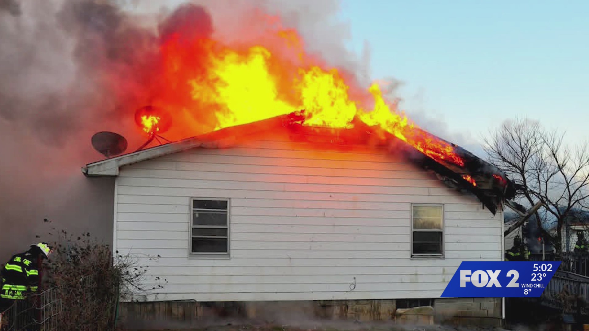 Fighting winds, local fire crews battle blazes – FOX 2