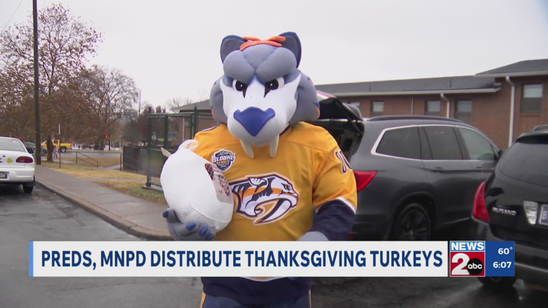 Nashville Predators, MNPD distribute Thanksgiving turkeys – WKRN News 2
