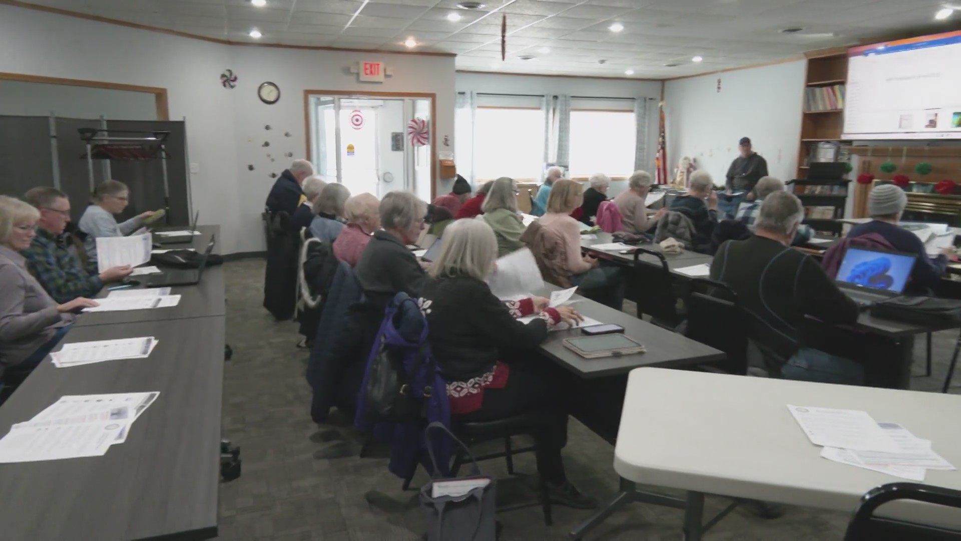 Seniors in Freeport learn how to use technology with Tech Time class ...
