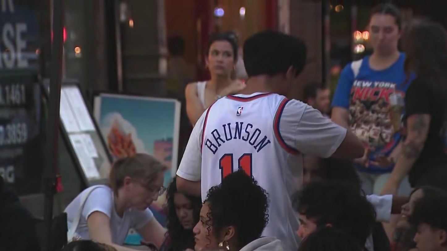 New York City erupts in celebration as Knicks take Game 4 – PIX11