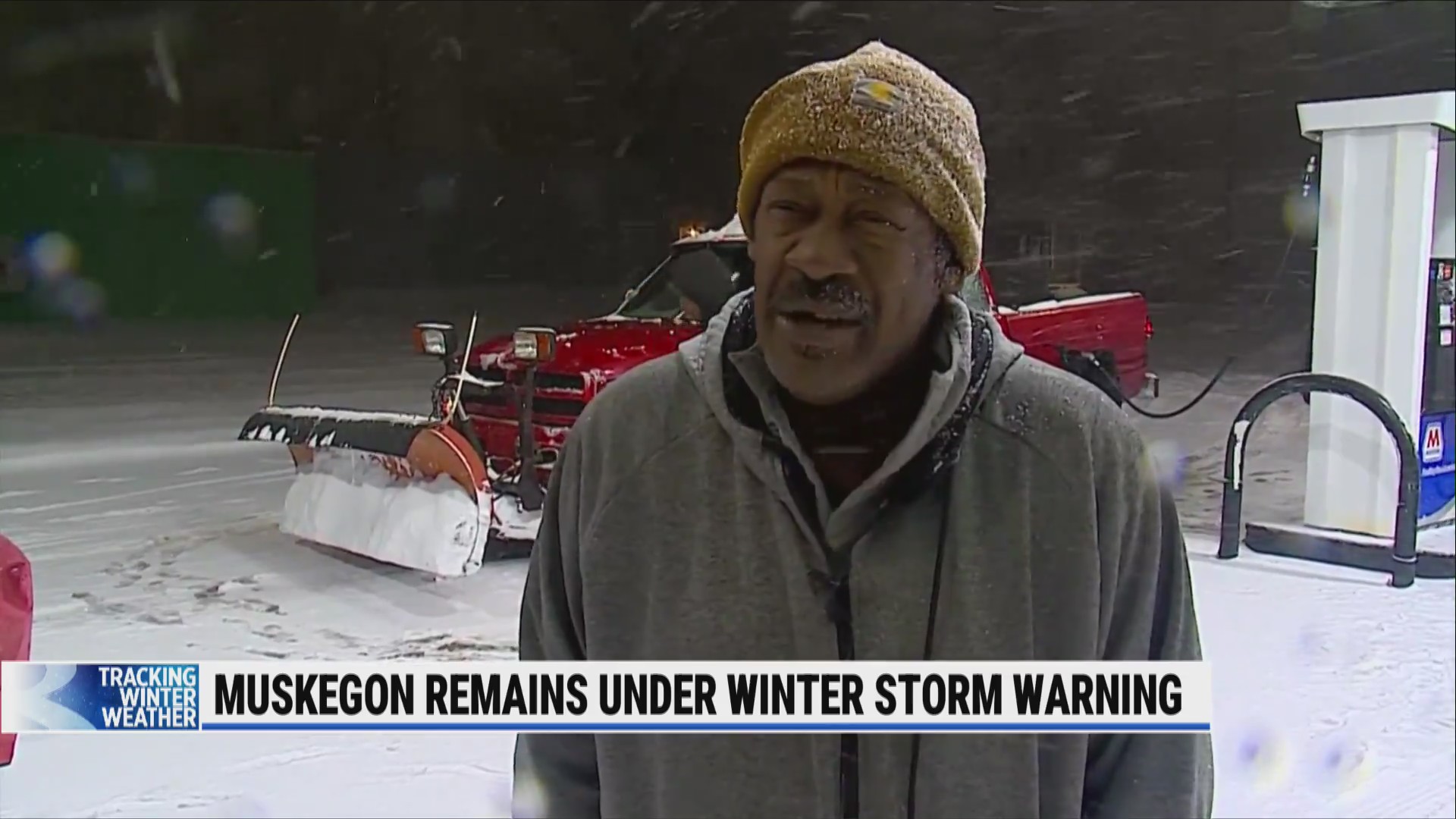 Plows work to clear Muskegon roads after another round of snow – WOODTV.com