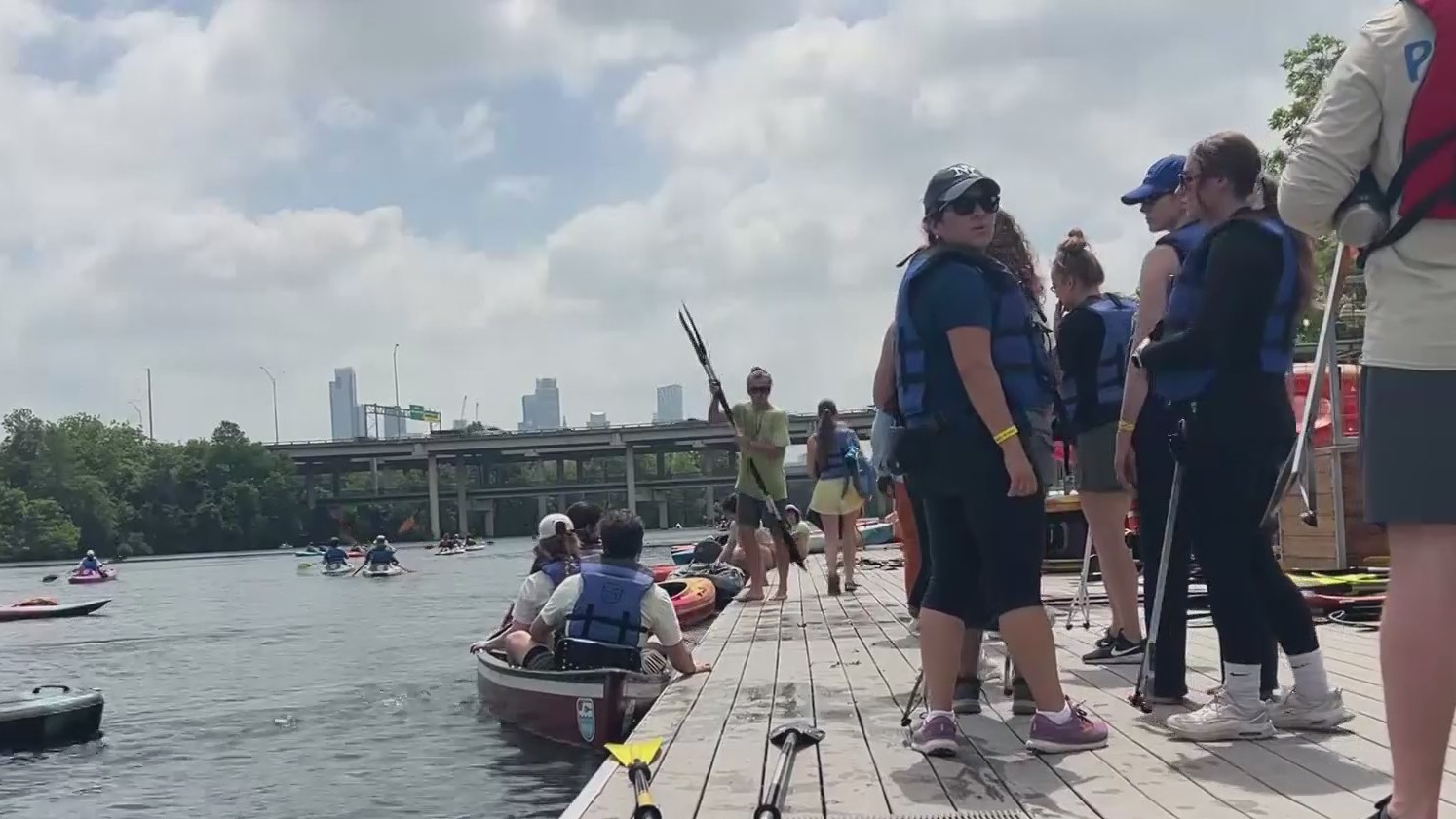 Nearly 2,000 volunteers take to Lady Bird Lake for annual Earth Day ...