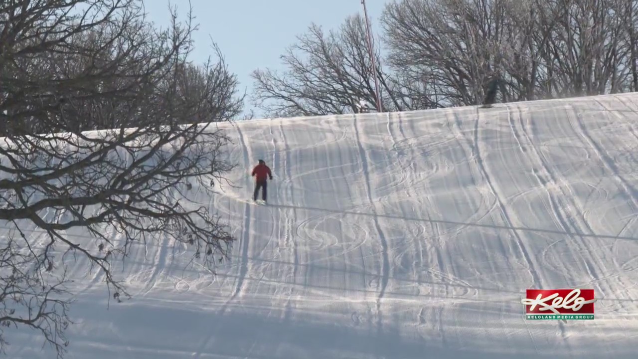 Navigating the cold at Great Bear Ski Valley – KELOLAND.com