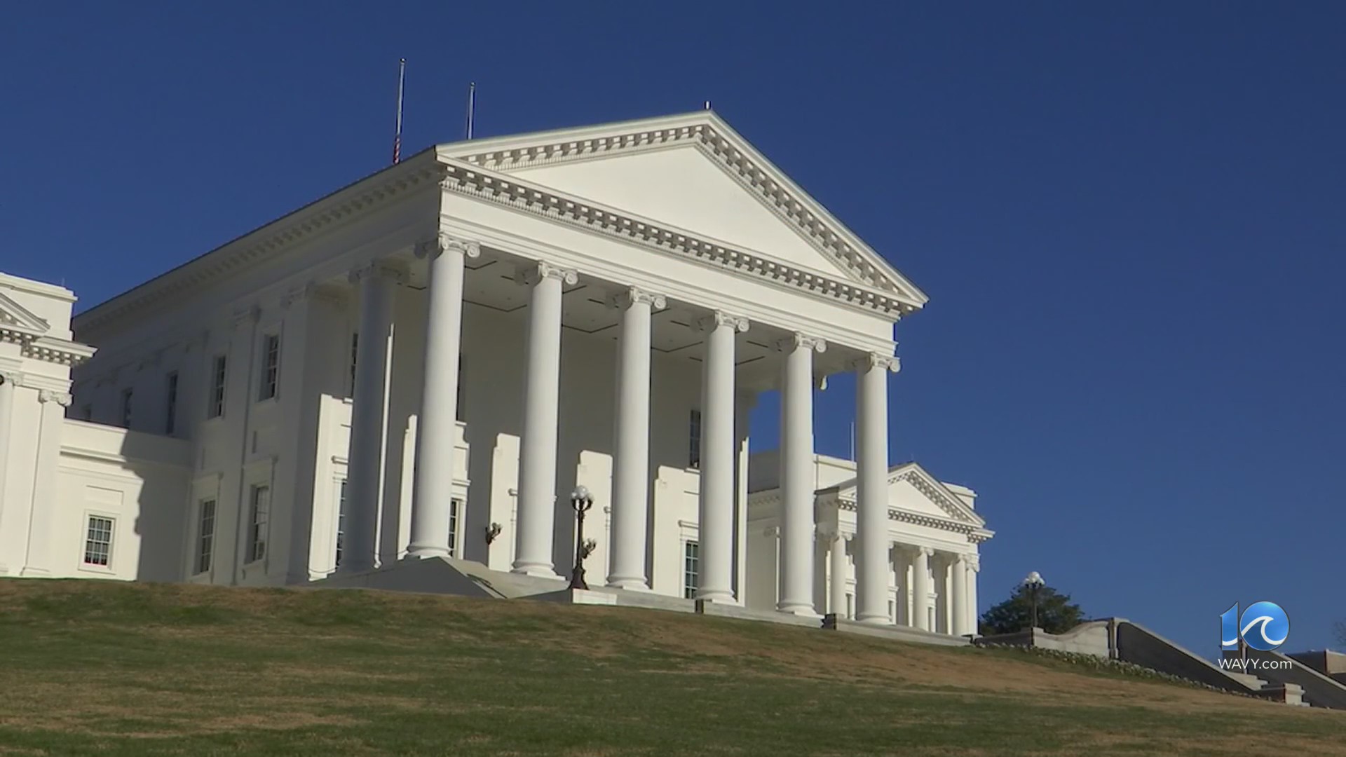 Va. Dems advance bill to ban assault weapons sales – WAVY.com