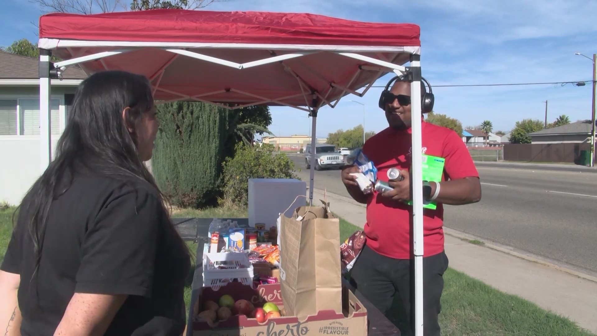 ‘I’m blessed’: Clovis woman runs food pantry out of front yard – CBS47 ...
