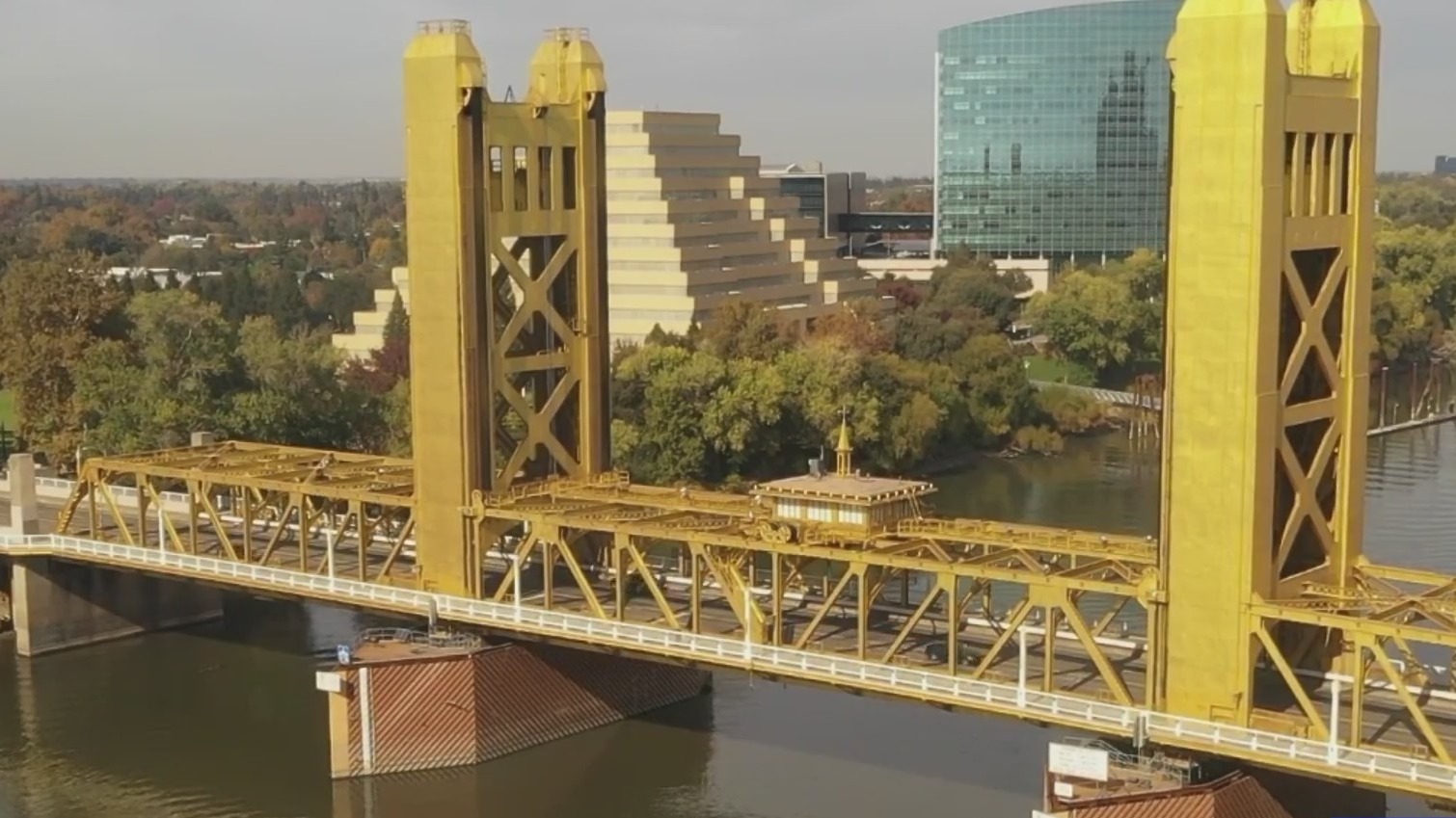 Interesting facts about the nearly 90-year-old Tower Bridge – FOX40 News