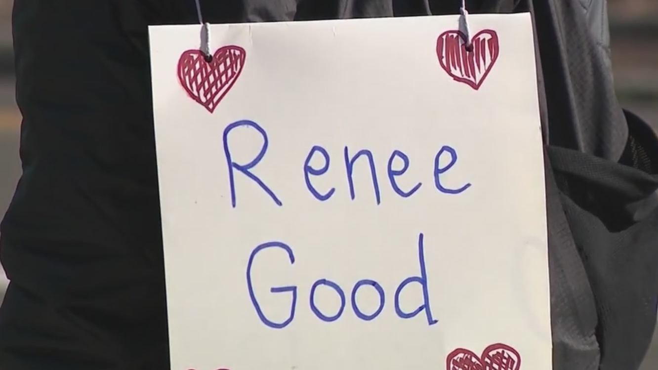 Demonstrators gather following deadly shooting of Renee Good – FOX40 News