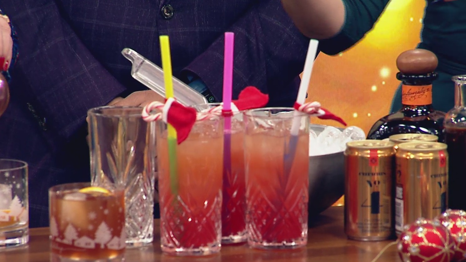 Blitzen Bar holiday cocktails – PIX11