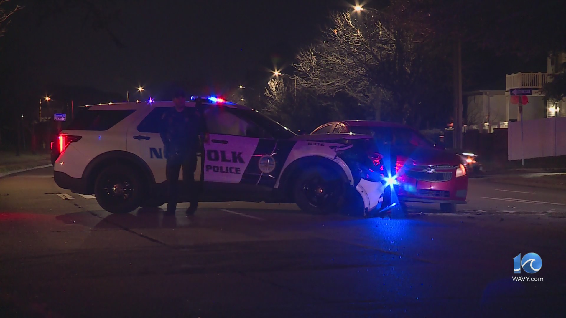 2-car crash with police vehicle in Norfolk – WAVY.com