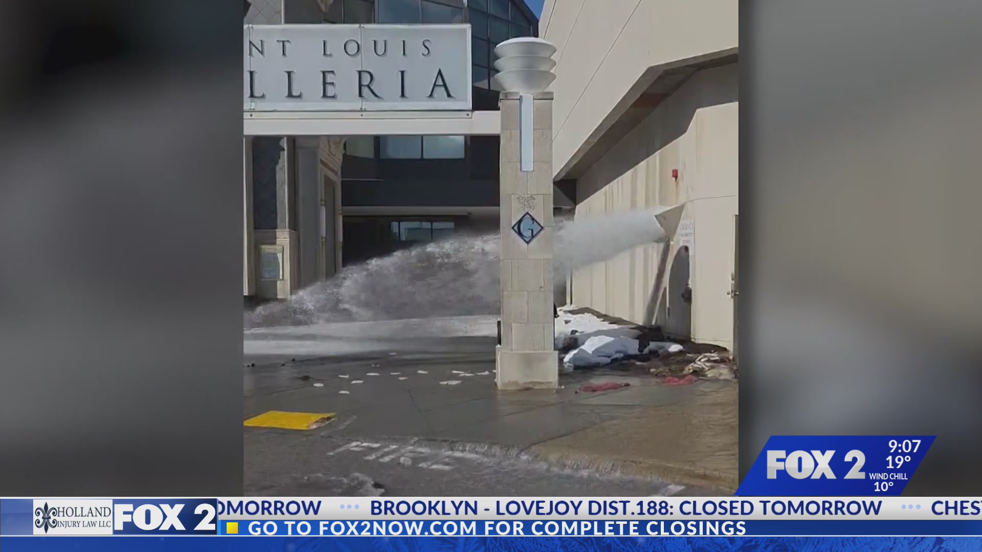 Pipe bursts, floods Saint Louis Galleria parking lot – FOX 2
