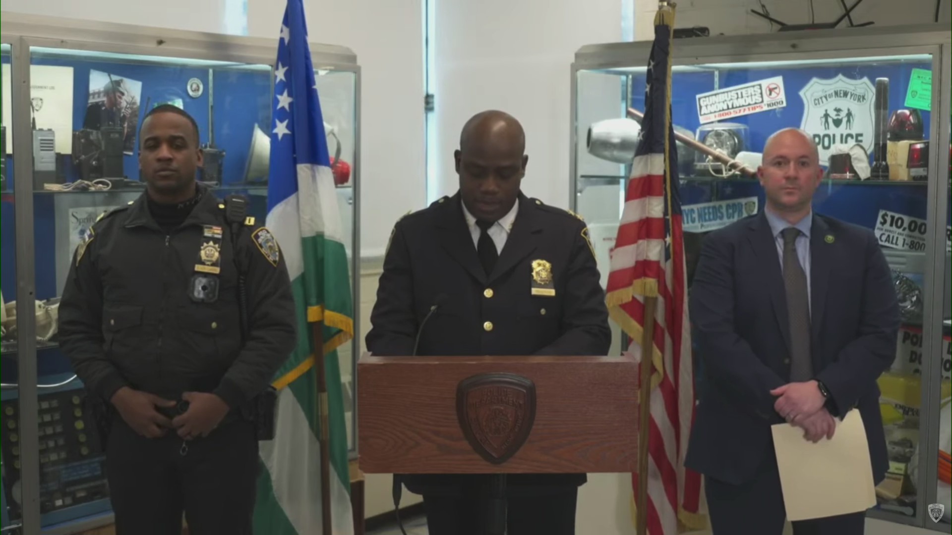 Police shoot man with knife in Queens: NYPD – PIX11