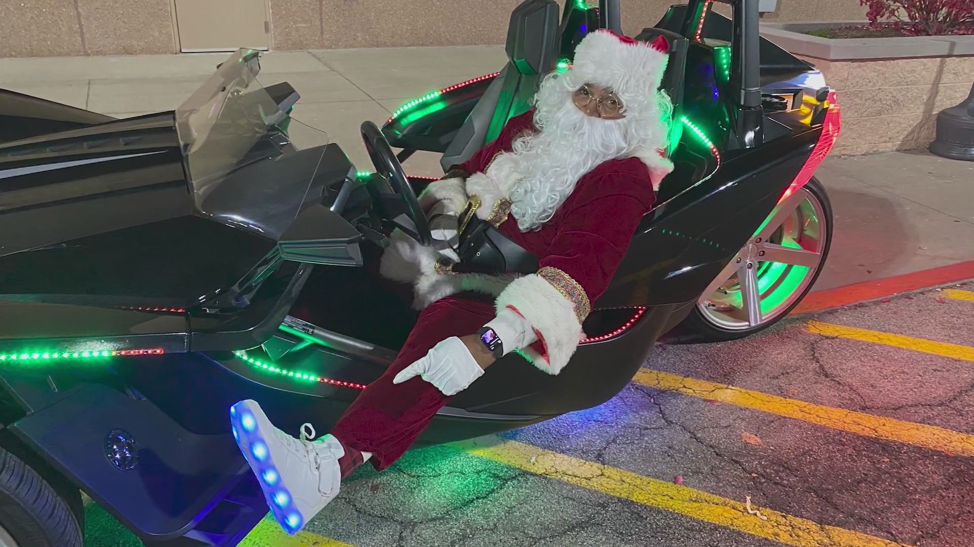 Slingshot Santa spreads holiday cheer in south suburbs | Good News ...