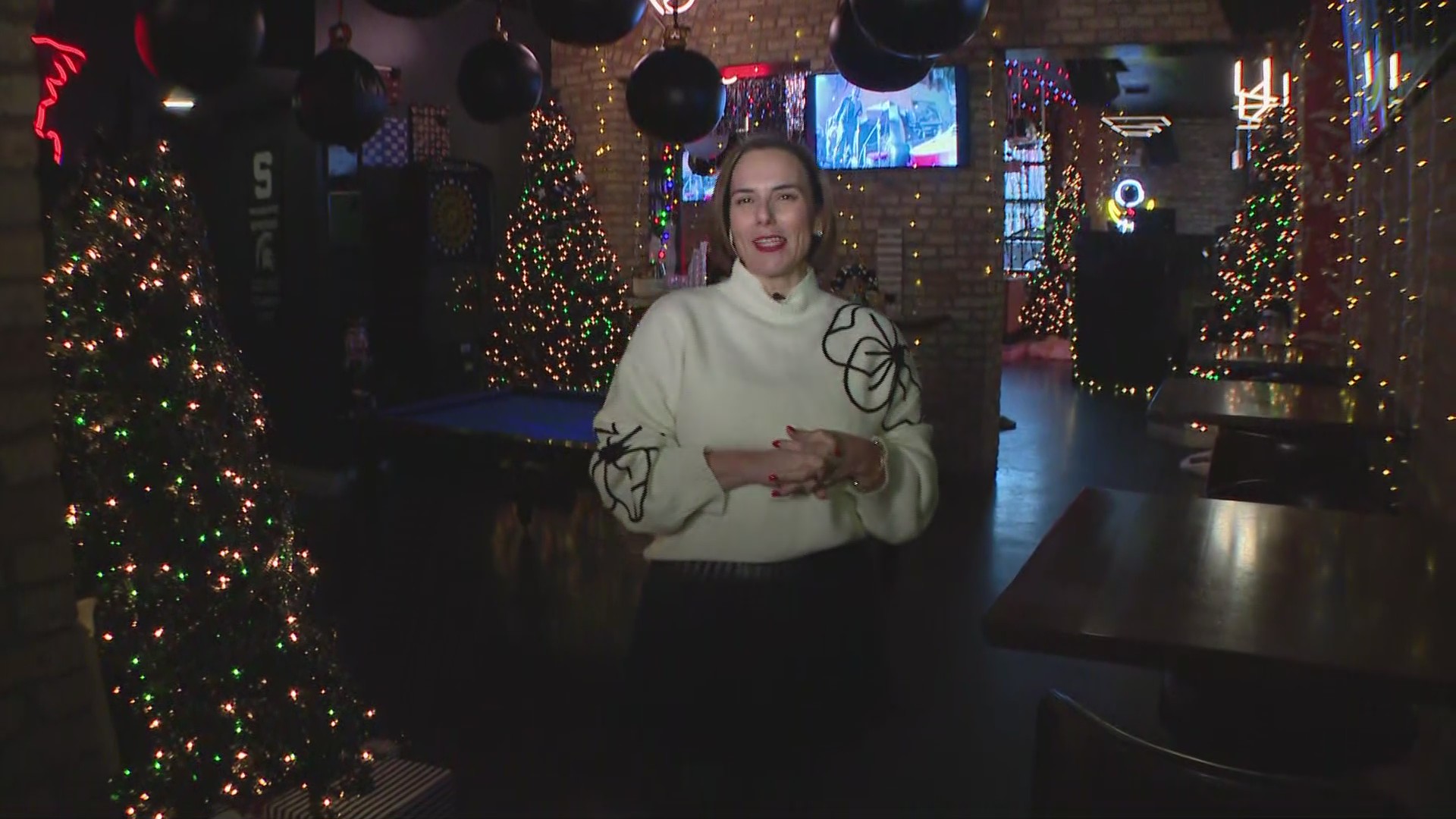 Around Town – Emo Christmas at Everything Bar – WGN-TV