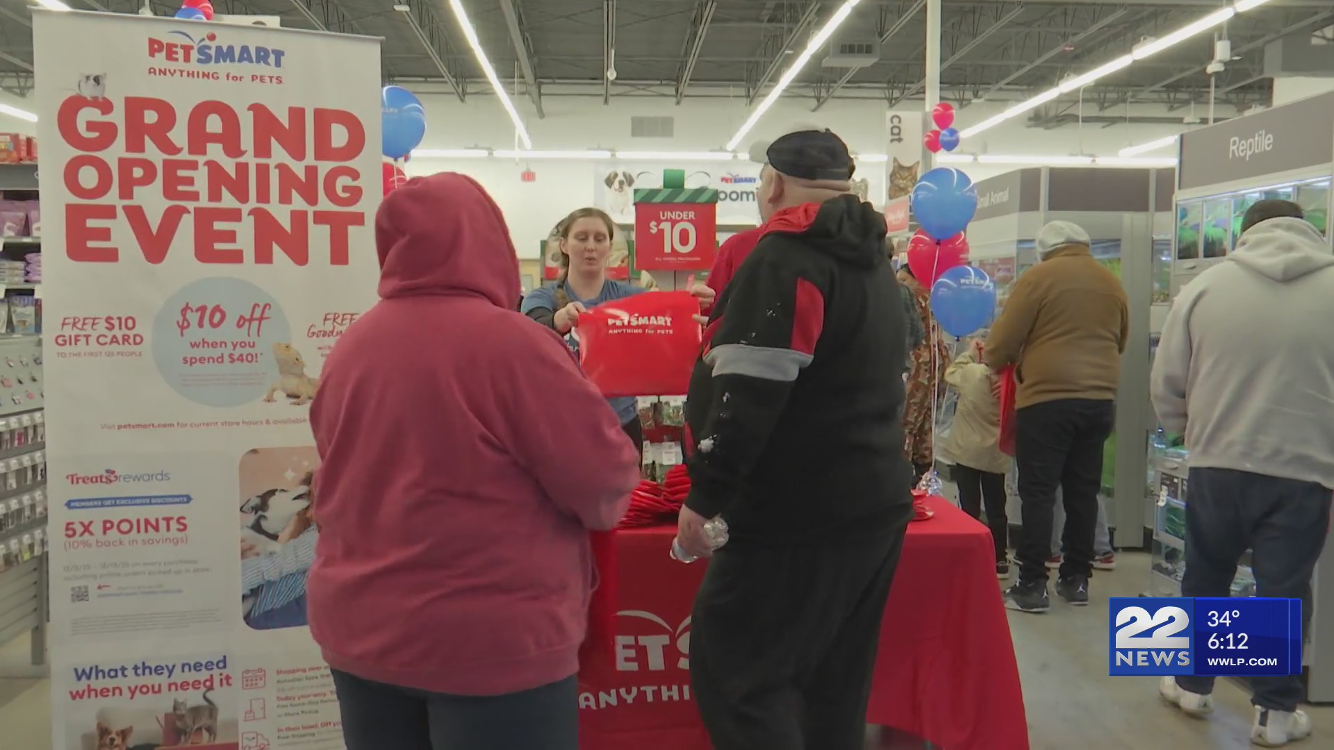 Grand opening of PetSmart at Springfield Crossing – WWLP