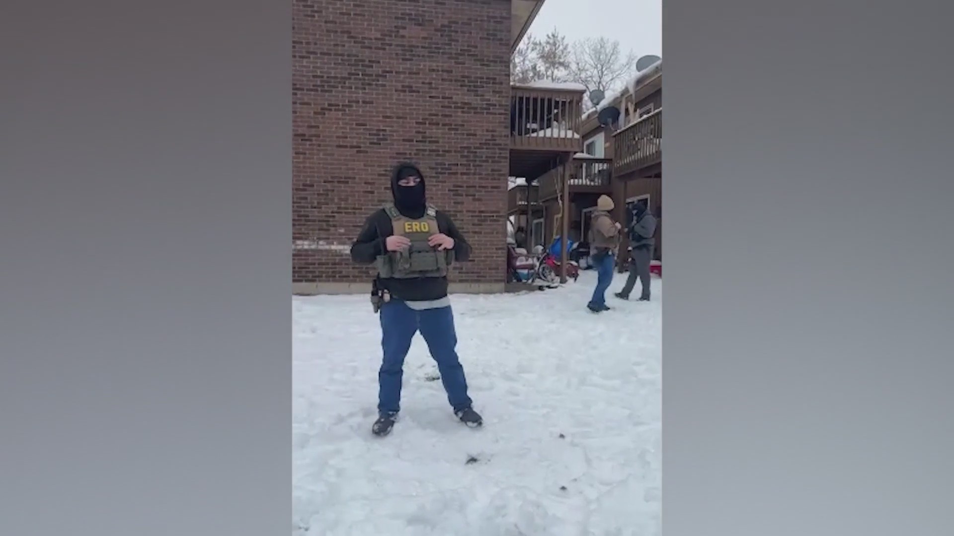 Federal agent activity in Elgin results in crash, clashes with ...