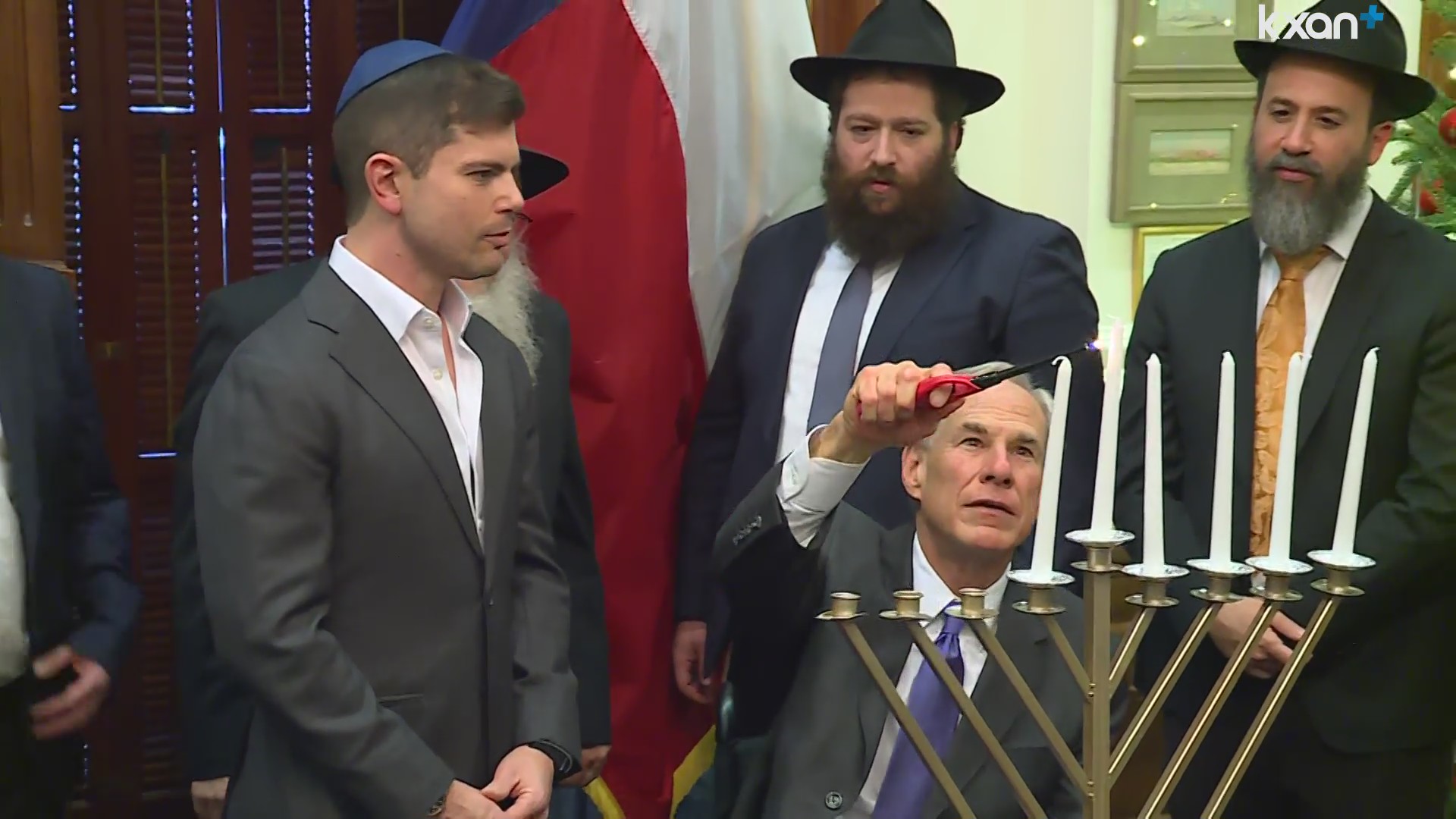Abbott, Jewish community members light Menorah at Texas Capitol – KXAN ...