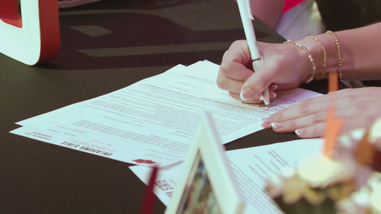 KENLI ATWOOD SIGNING | HOLLIDAY H.S. | CROSS COUNTRY | OKLAHOMA STATE ...