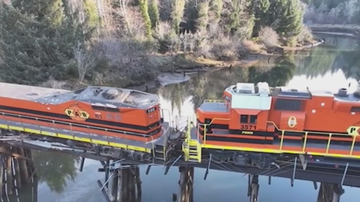 Train derailment in Toledo damages bridge, blocks roads – KOIN.com